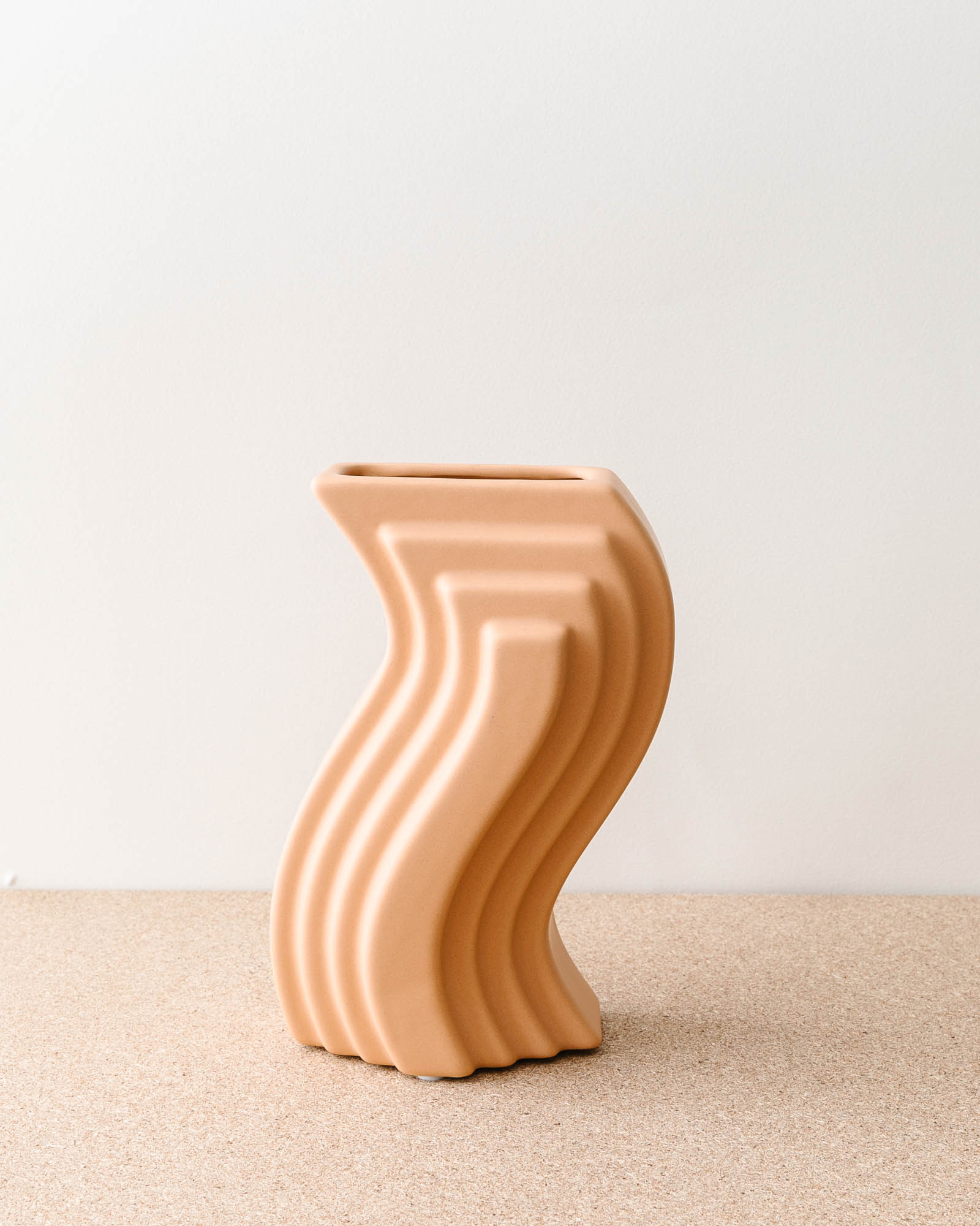 Retro Wavy Vase – Lone Fox